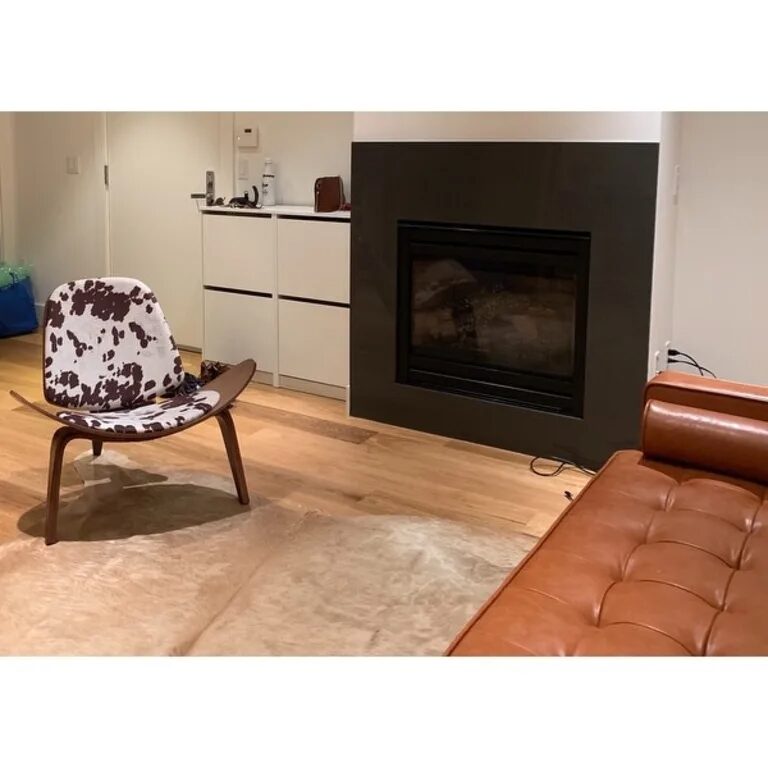 Buy Cowhide Shell Lounge Chair | Mi-Silla